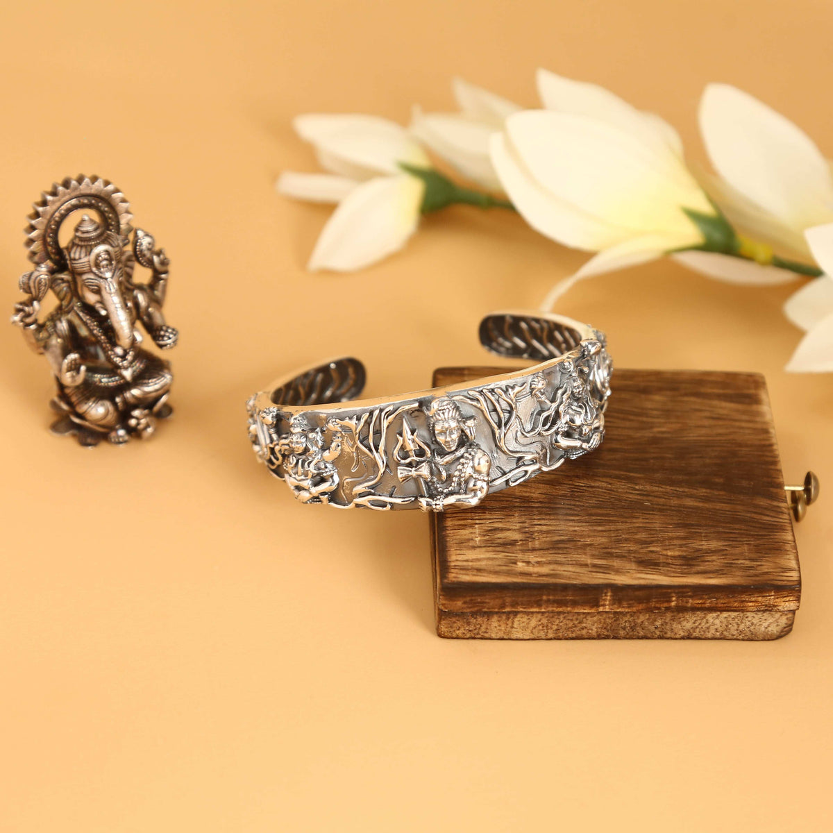 Shop Shiva Silver Bracelets - Stylish Mahadev Kada |Tarakesh
